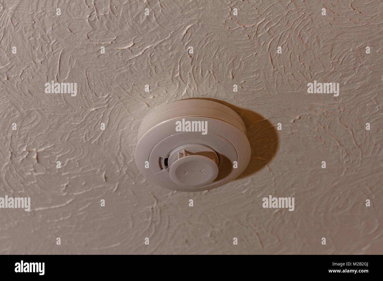 Smoke detector on ceiling hi-res stock photography and images - Alamy