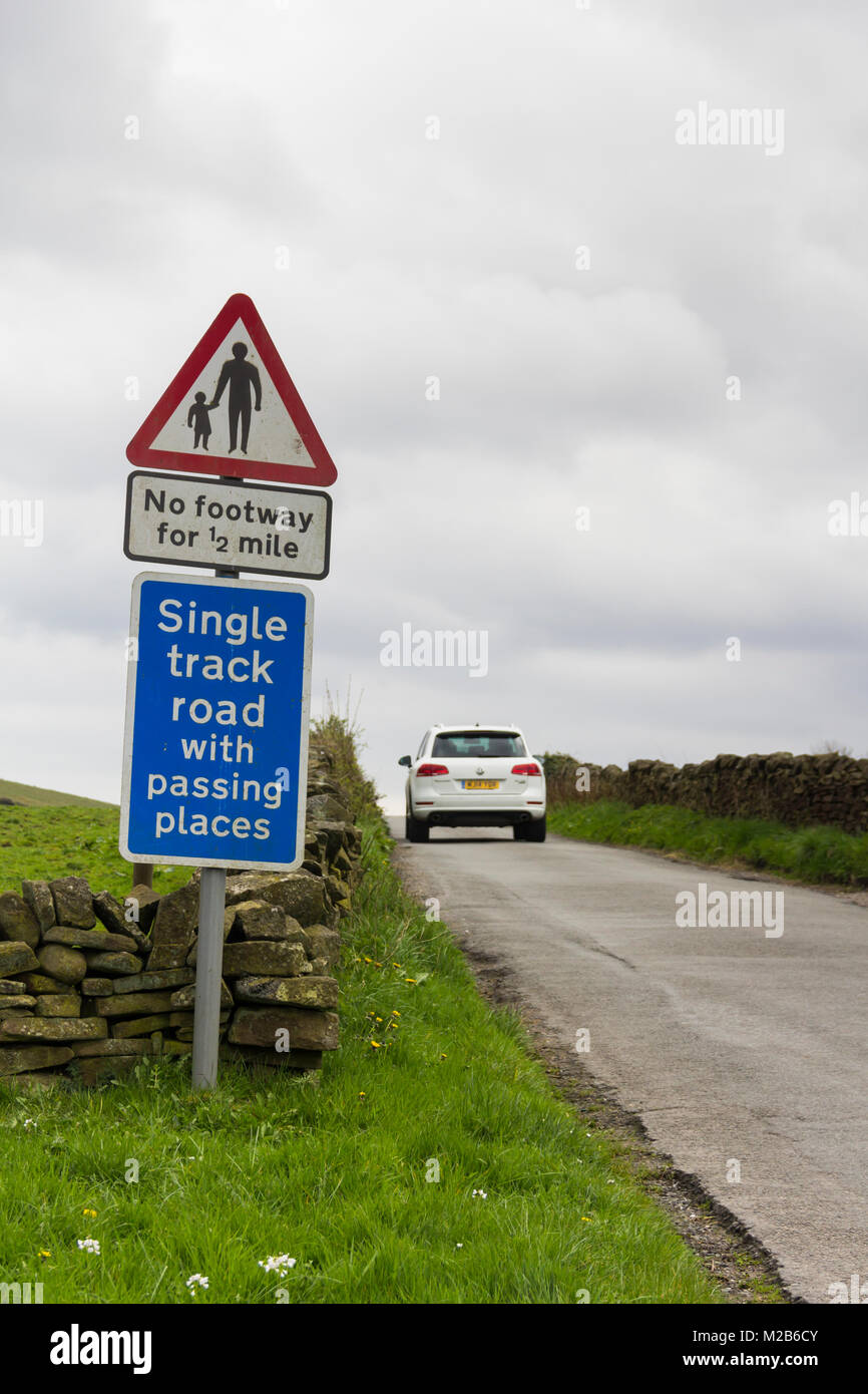 Single track road sign hi-res stock photography and images - Alamy
