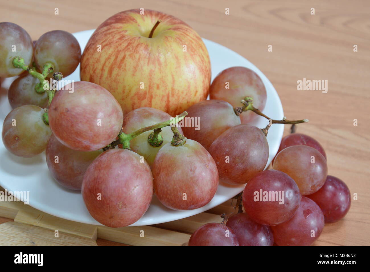 apple and red grape Stock Photo - Alamy