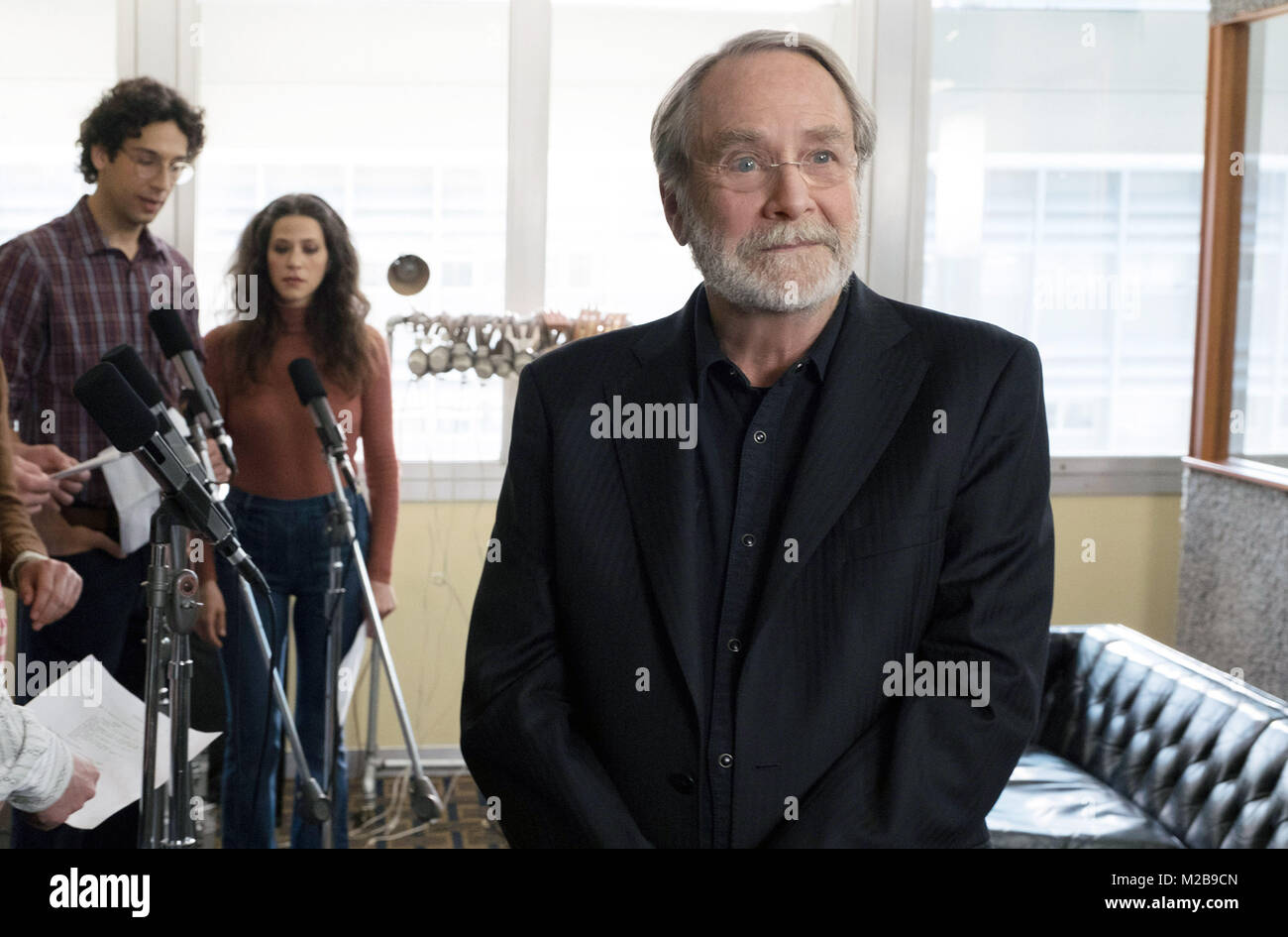 A FUTILE AND STUPID GESTURE, Martin Mull, background: Rick Glassman, as ...