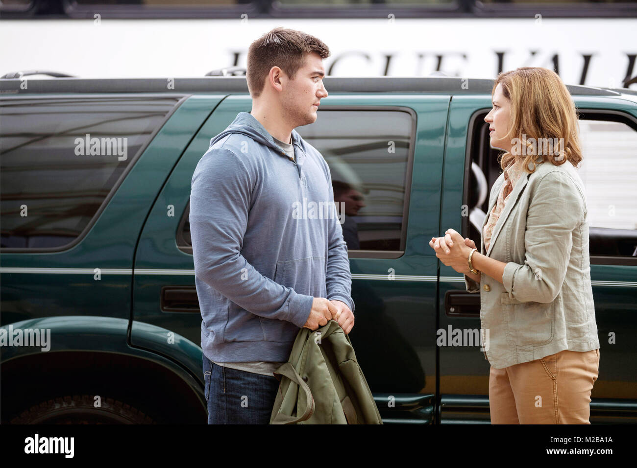 THE 15:17 TO PARIS, from left: Alek Skarlatos, Jenna Fischer, 2018. ph ...