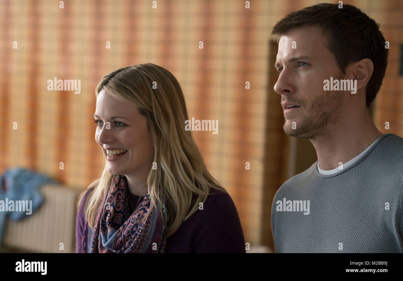 ABSENTIA, l-r: Cara Theobold Patrick Heusinger in 'Comeback' (Season 1 ...