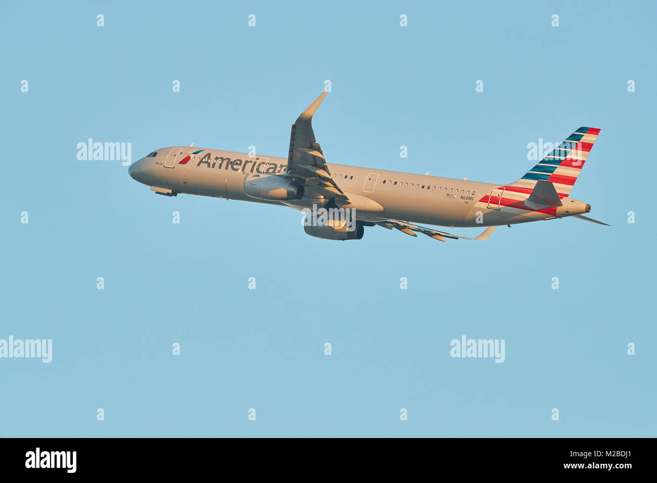 Airbus a321 taking off hi-res stock photography and images - Alamy