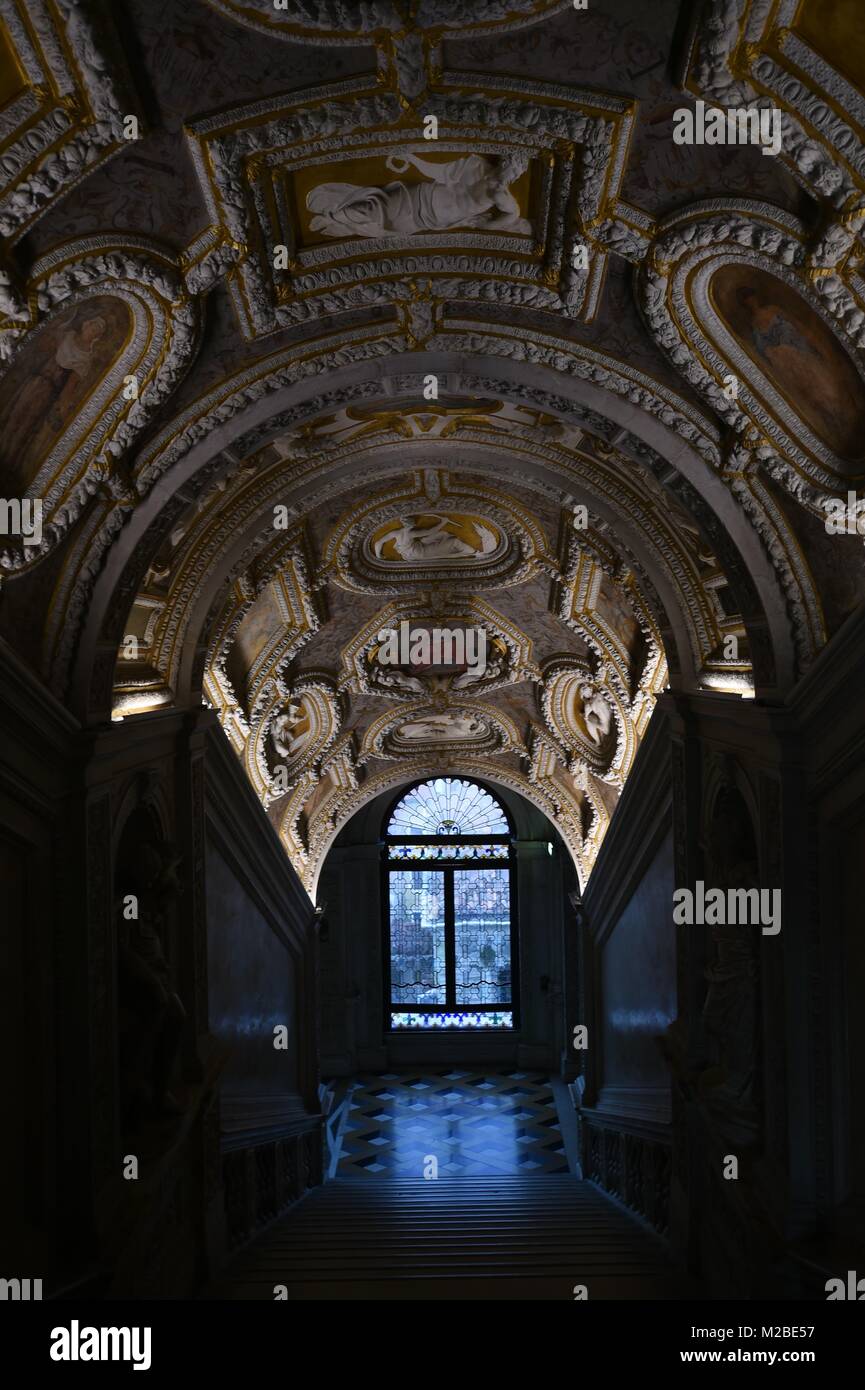Doge palace walkway hi-res stock photography and images - Alamy