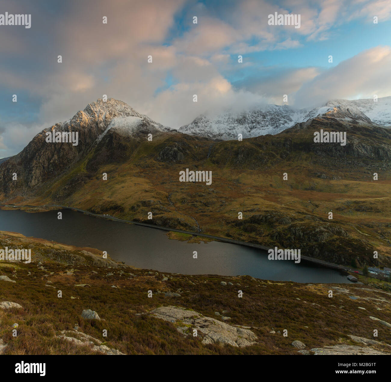 Snow on Tryfan illuminated by the late evening sun, Llyn Ogwen ...