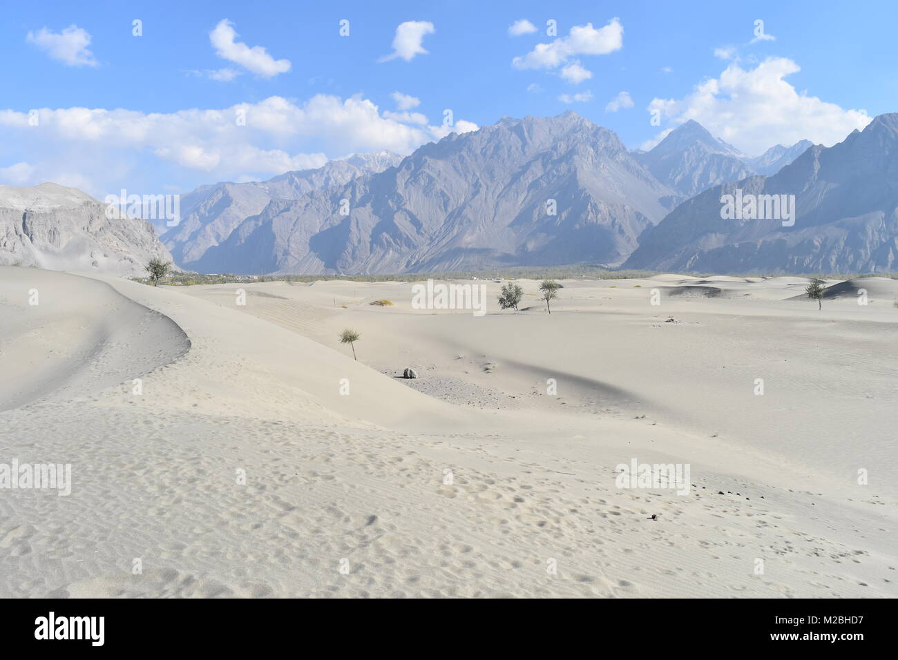Desert hd image hi-res stock photography and images - Alamy