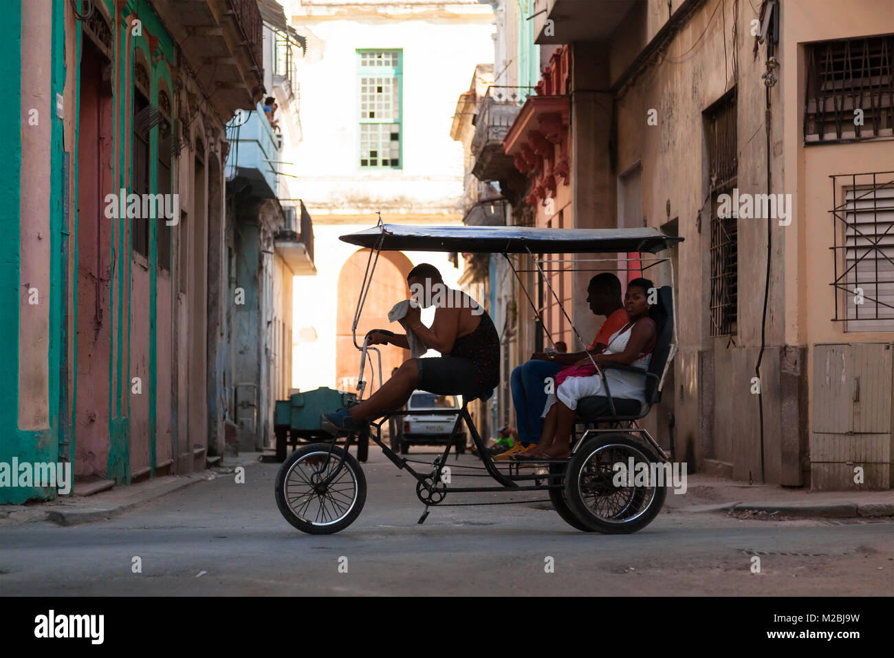 Trisikad hi-res stock photography and images - Alamy