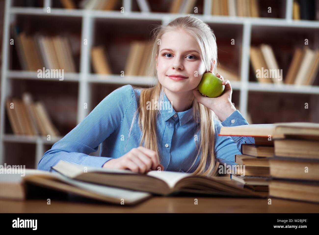 Teenage girl in a library Stock Photo - Alamy