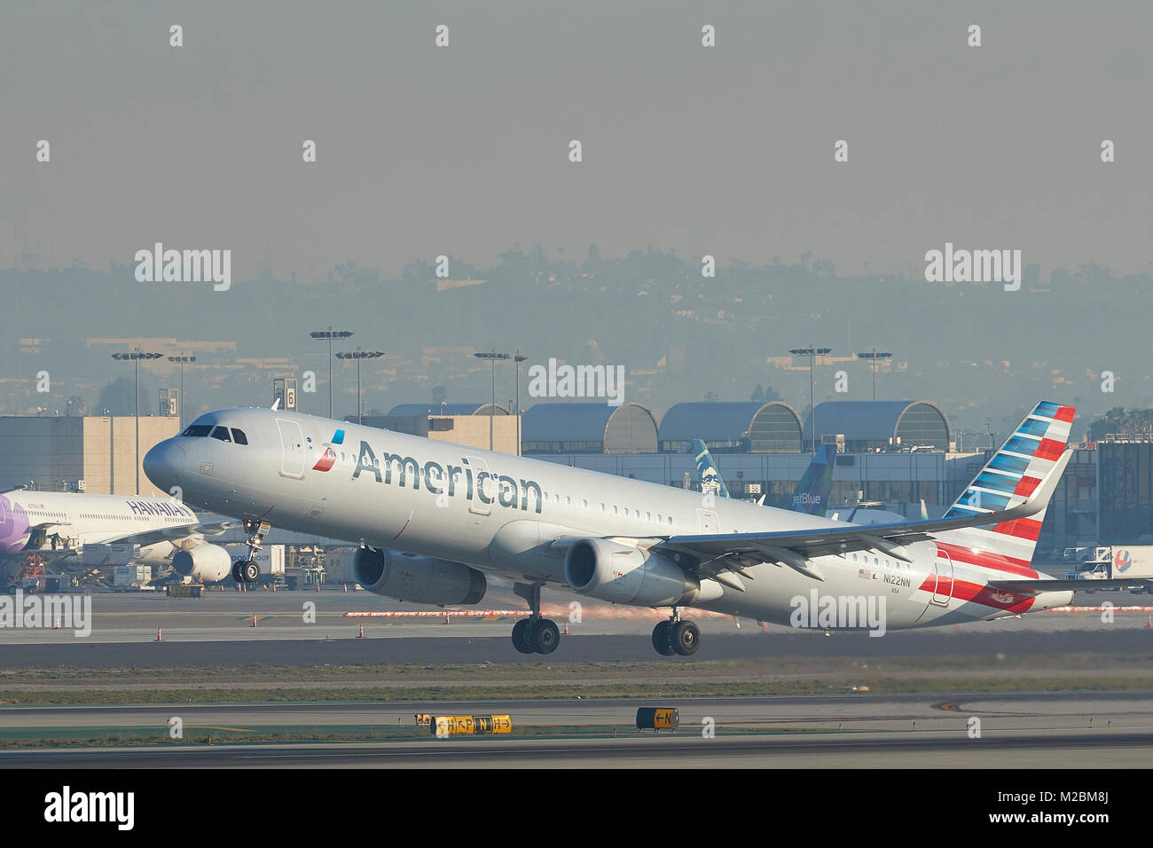 American Airlines Airbus A321 Taking Off From Runway 25 Left At Los ...