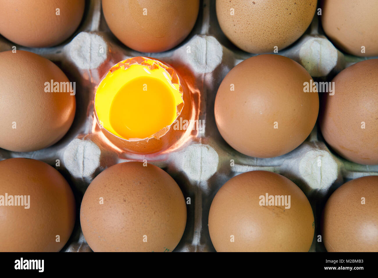 Whole speckled bird eggs hi-res stock photography and images - Alamy