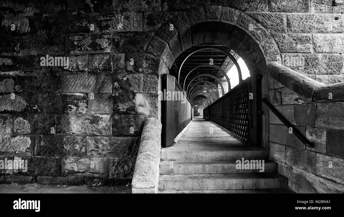 Walk through bridge hi-res stock photography and images - Alamy