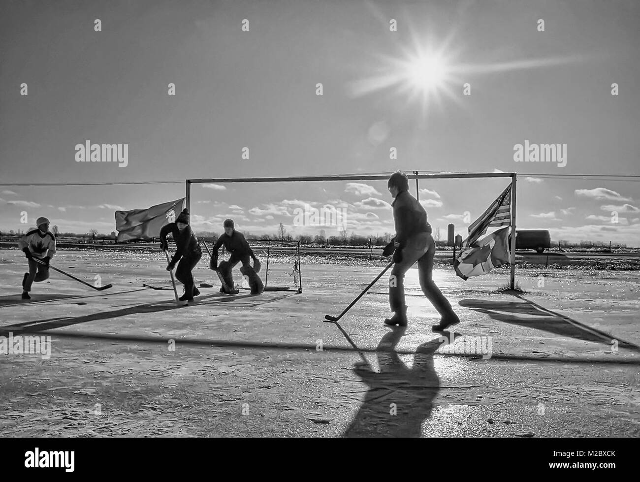 People play hockey outdoors in hi-res stock photography and images - Alamy
