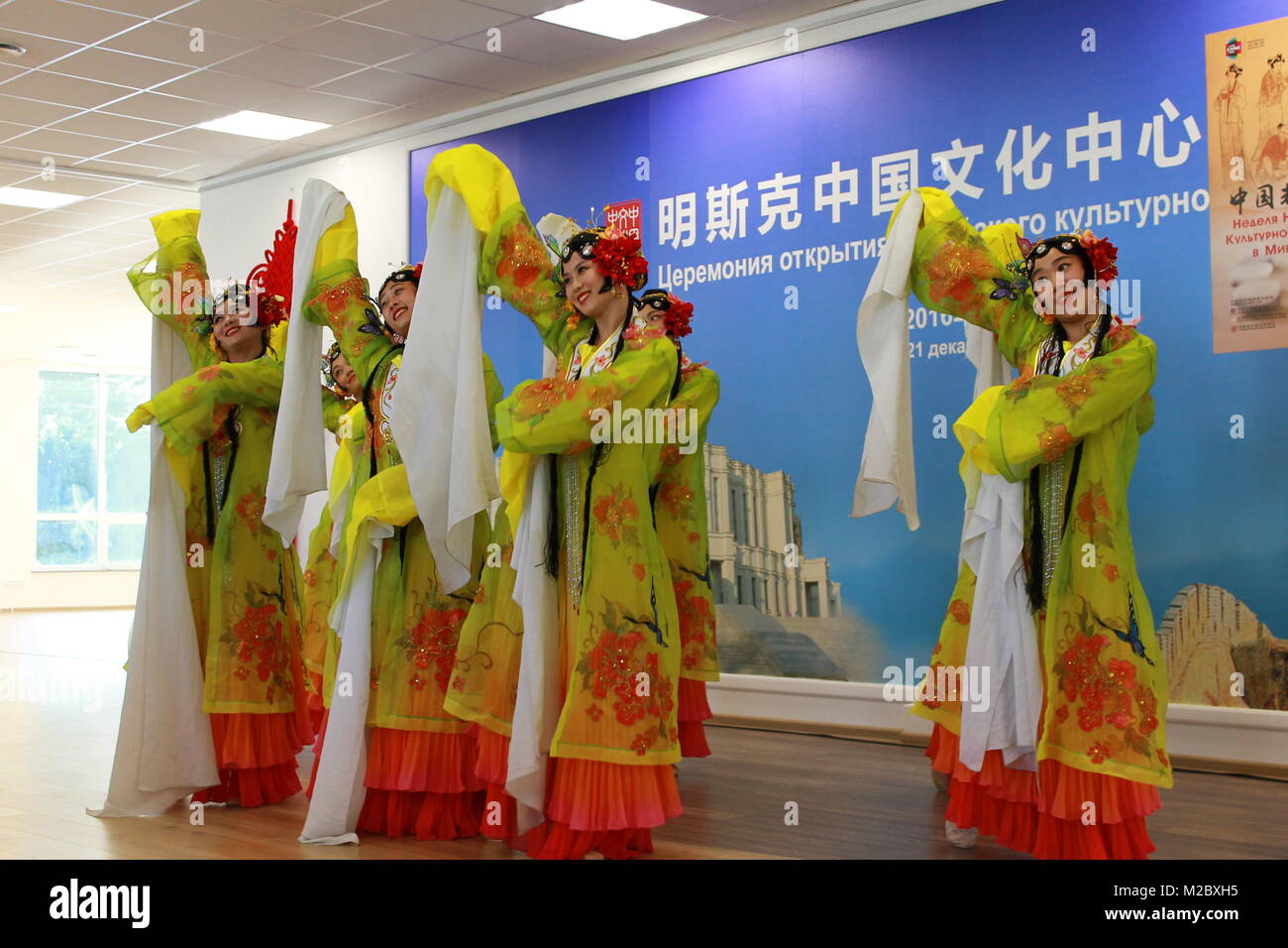 Chinese traditional dancing at the Chinese heritage festival in the ...