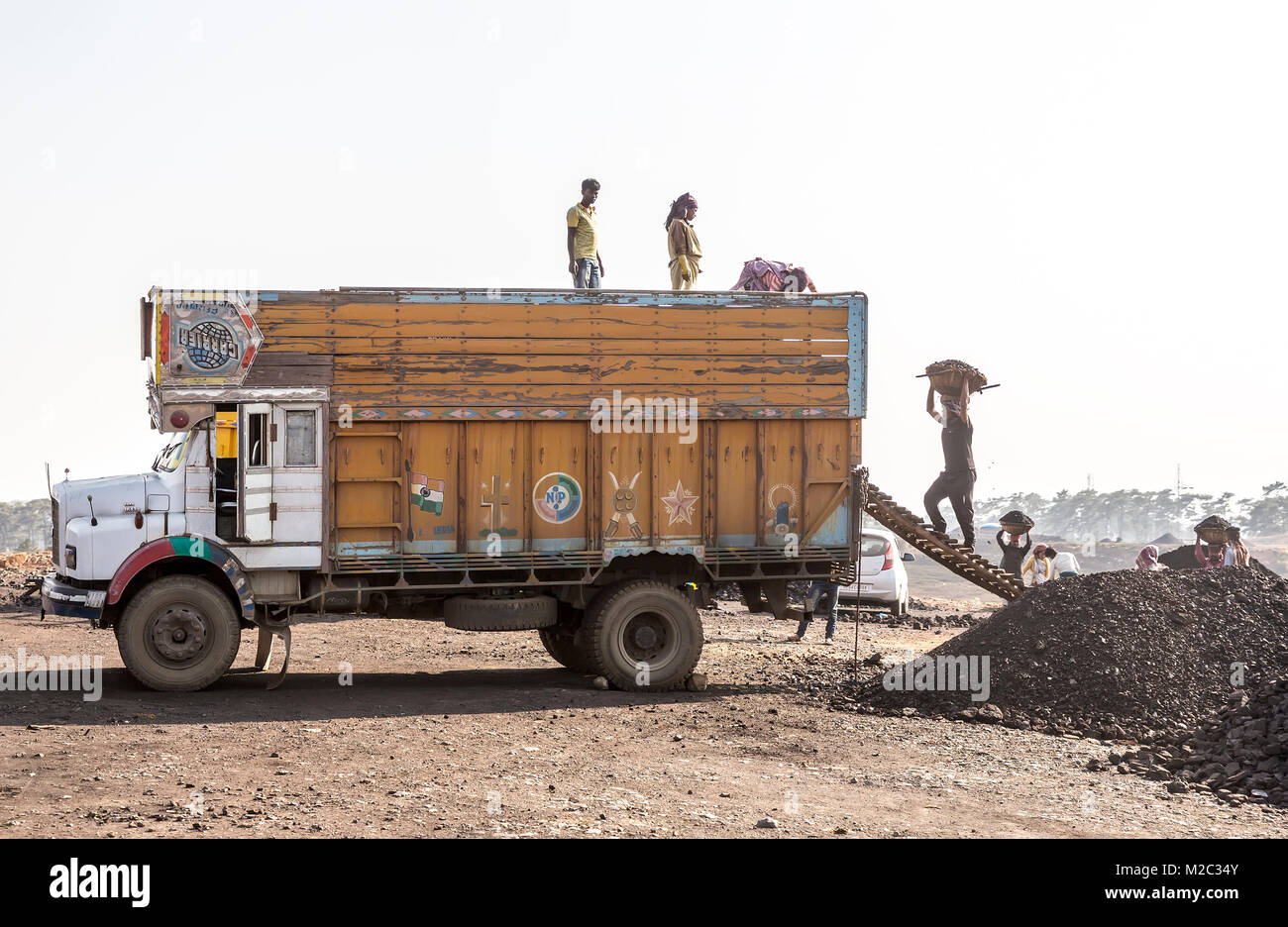 Coal lorry hi-res stock photography and images - Alamy