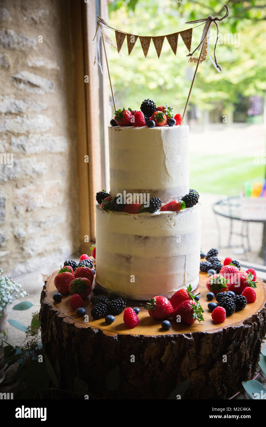 Celebration cake hi-res stock photography and images - Alamy