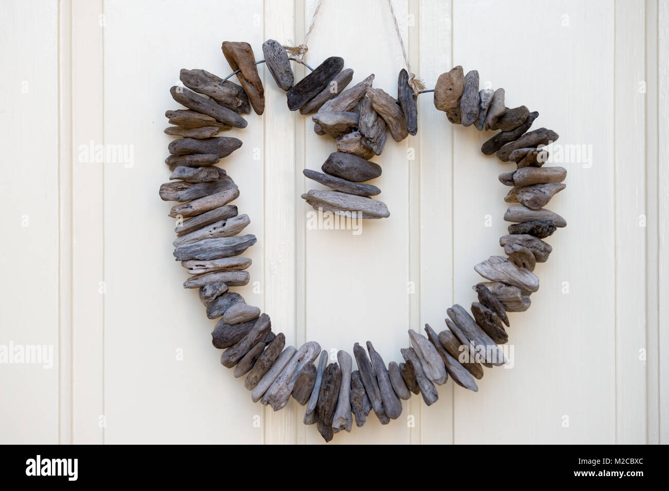 Stone wreath in shape of a heart hangs on doorway, Robin Hoods Bay ...