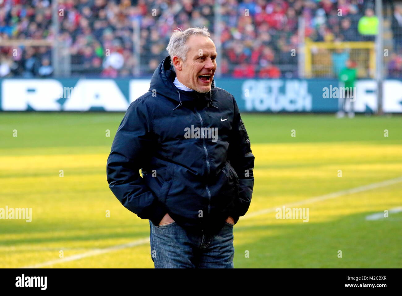 Christian STREICH, Trainer des SC Freiburg kann es nicht fassen, seine ...