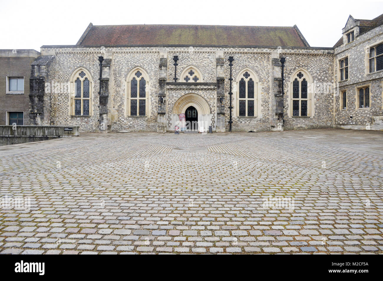 Gothic Great Hall of Winchester Castle where is hunging an imitation ...
