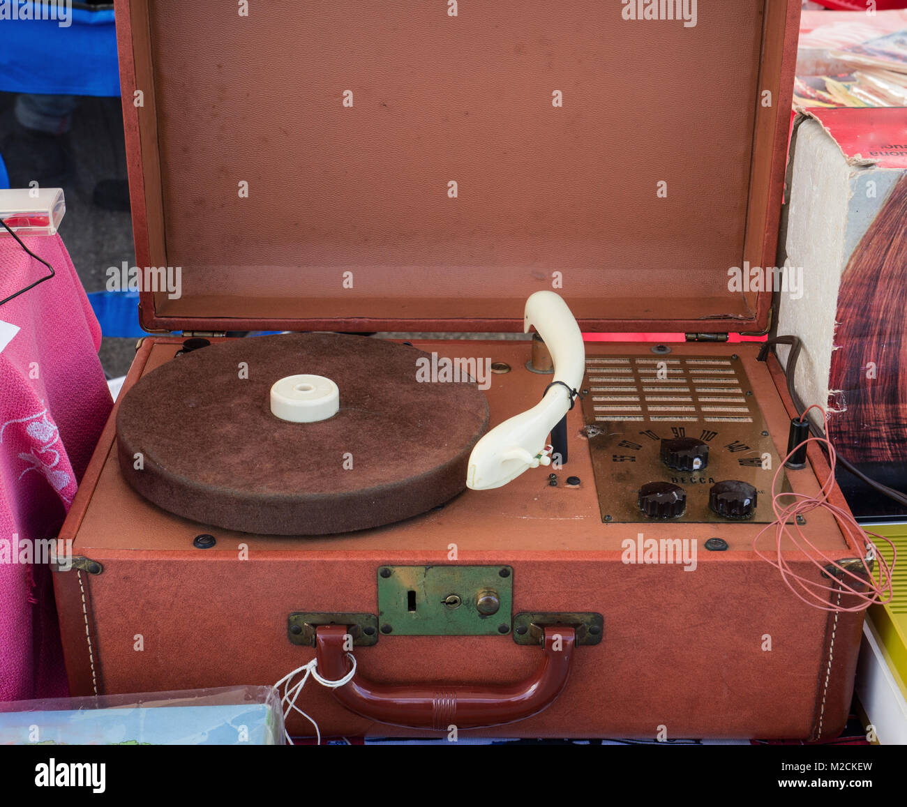 Vintage turntables hi-res stock photography and images - Alamy