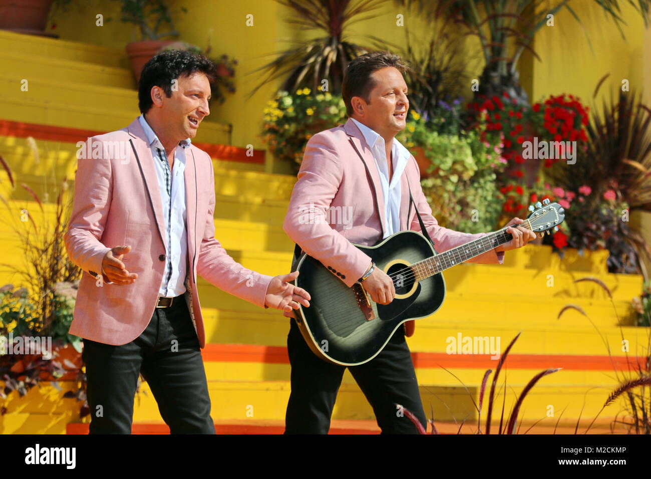 Volksmusik duo hi-res stock photography and images - Alamy