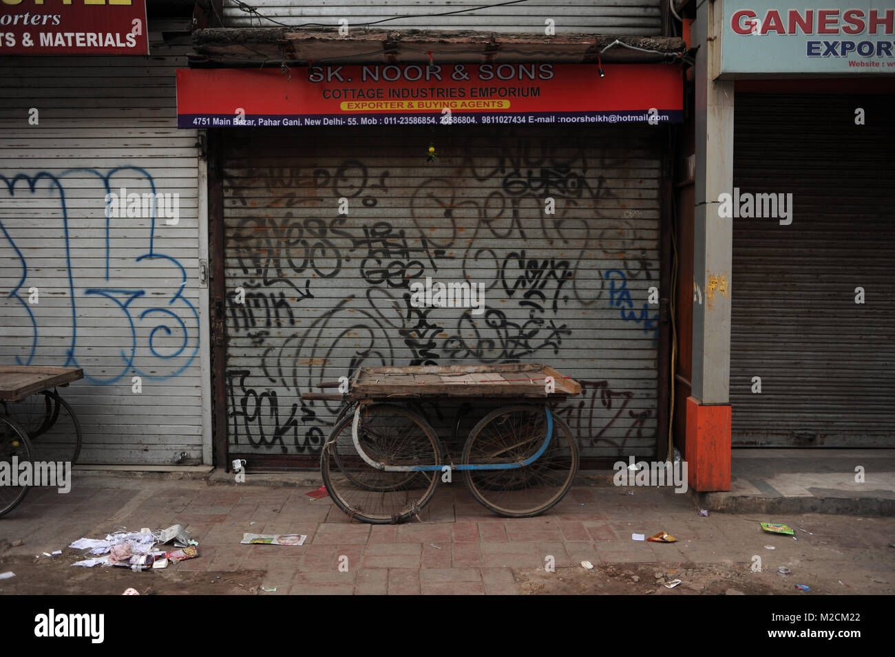Closed shops in Paharganj, India Stock Photo - Alamy