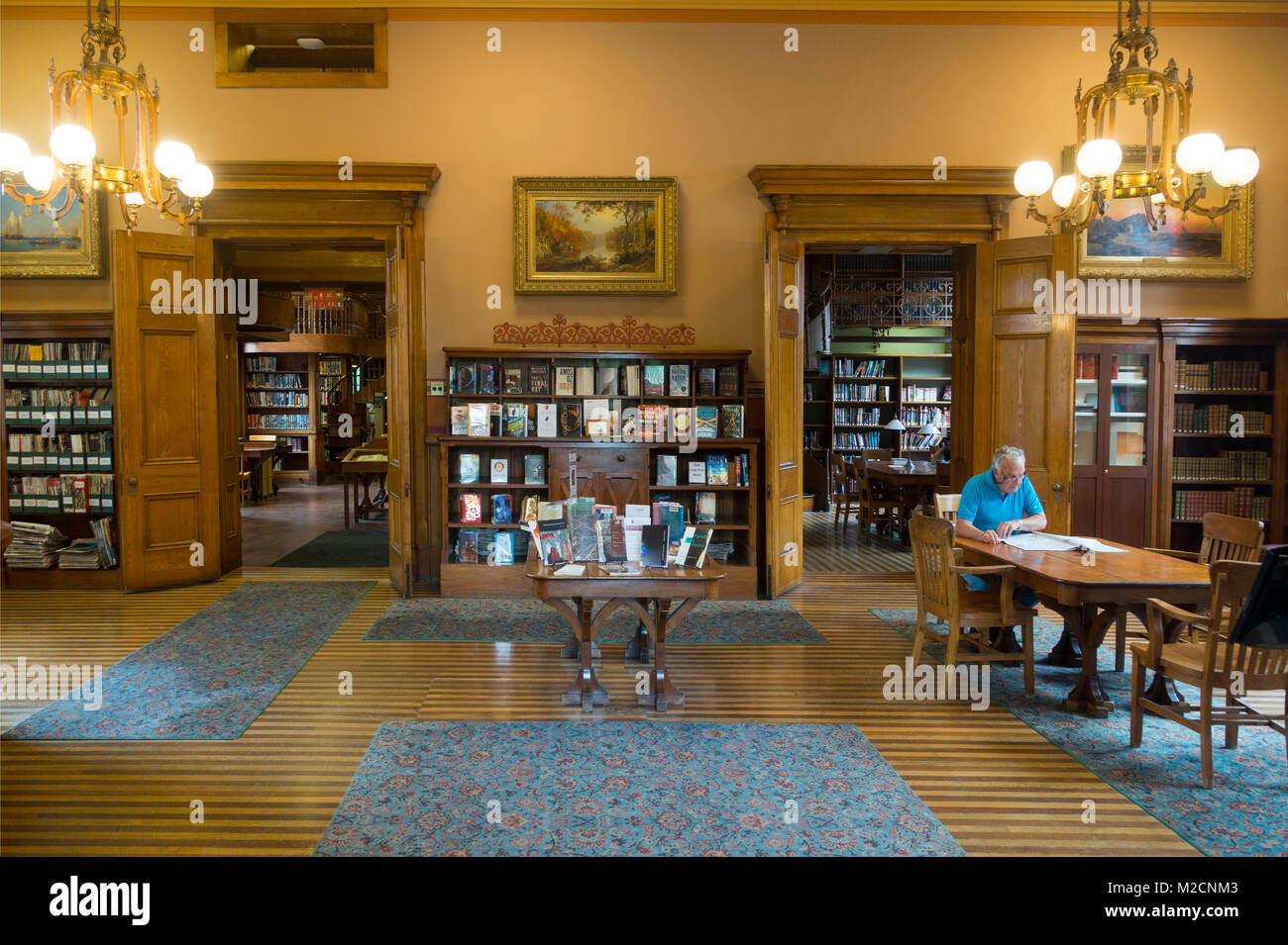 Curved moldings hi-res stock photography and images - Alamy