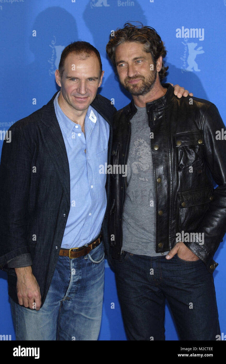 Gerard butler and ralph fiennes hi-res stock photography and images - Alamy