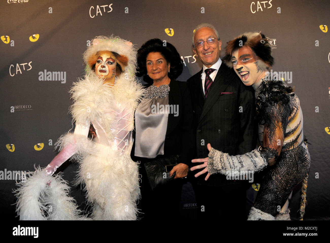 PROFESSOR DR MADJID SAMII UND GATTIN MAHSCHID BEI DER PREMIERE DES ...