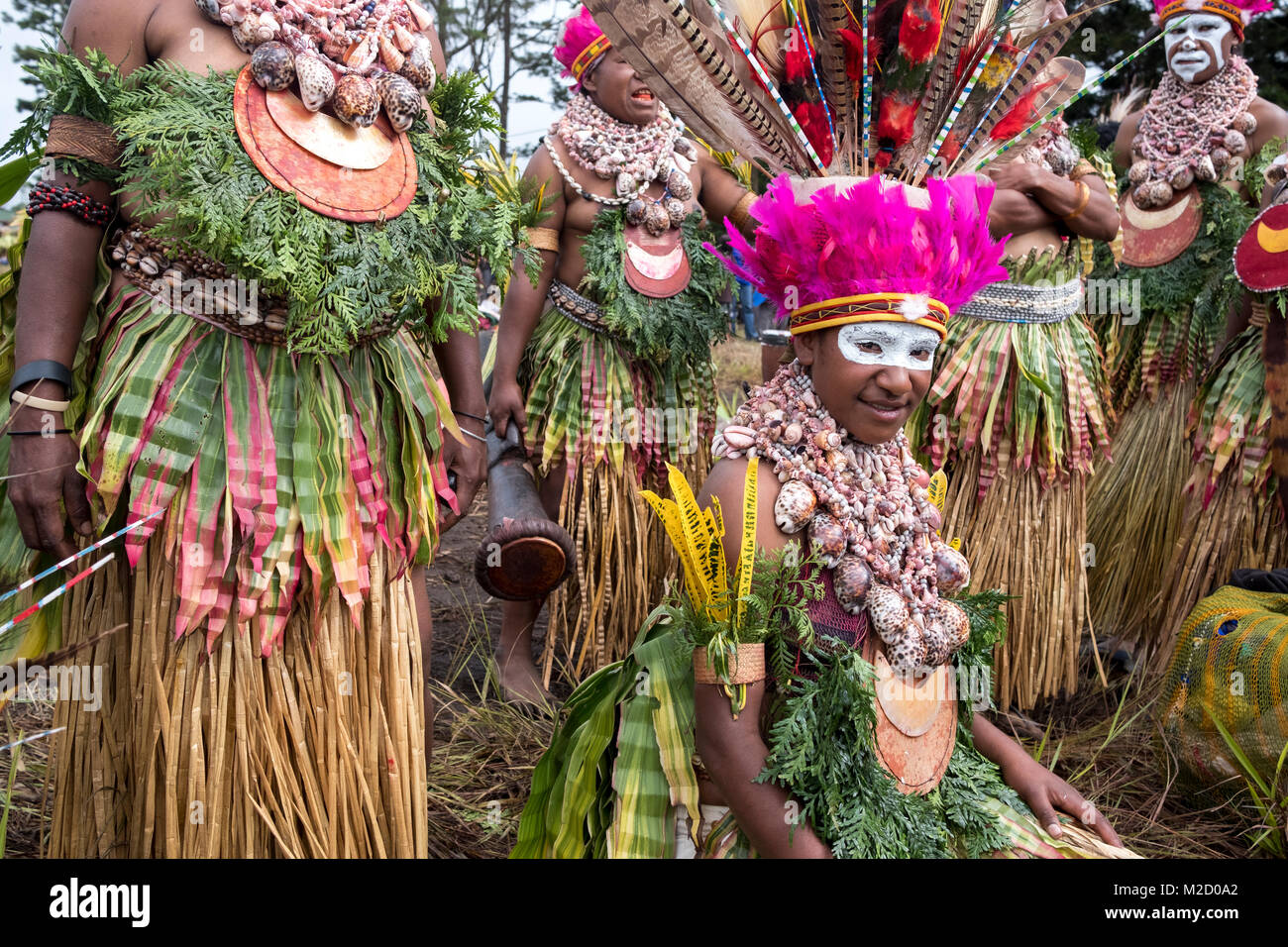 Traditional dress papua new guinea hi-res stock photography and images ...
