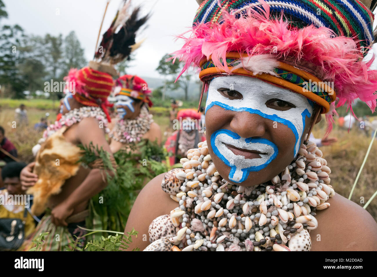 Traditional dress papua new guinea hi-res stock photography and images ...