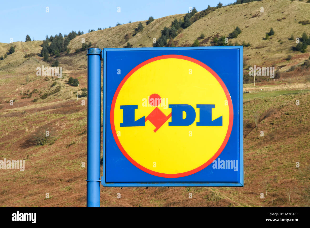 Lidl symbol hi-res stock photography and images - Alamy
