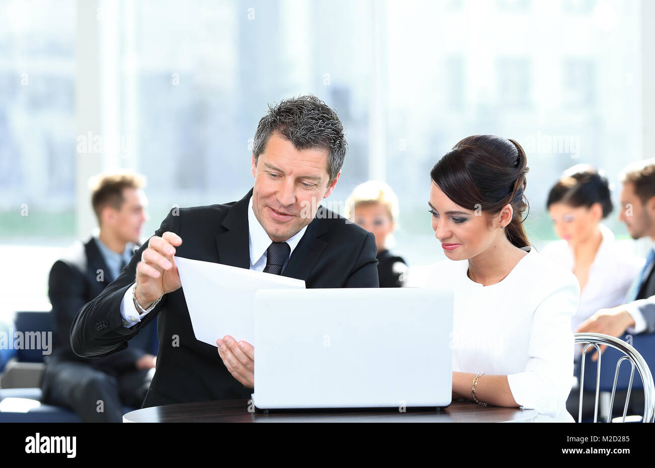 Two persons discussing table hi-res stock photography and images - Alamy