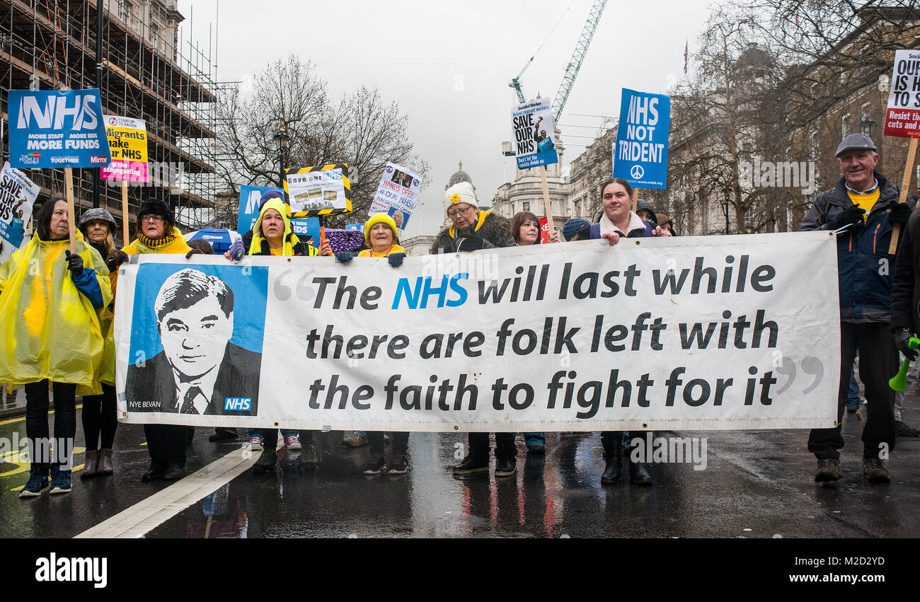 Nhs in crisis hi-res stock photography and images - Alamy
