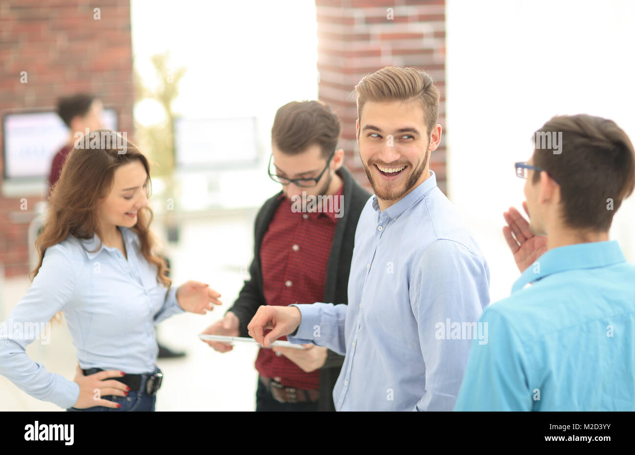 Manager consulting with his colleagues in the office Stock Photo - Alamy