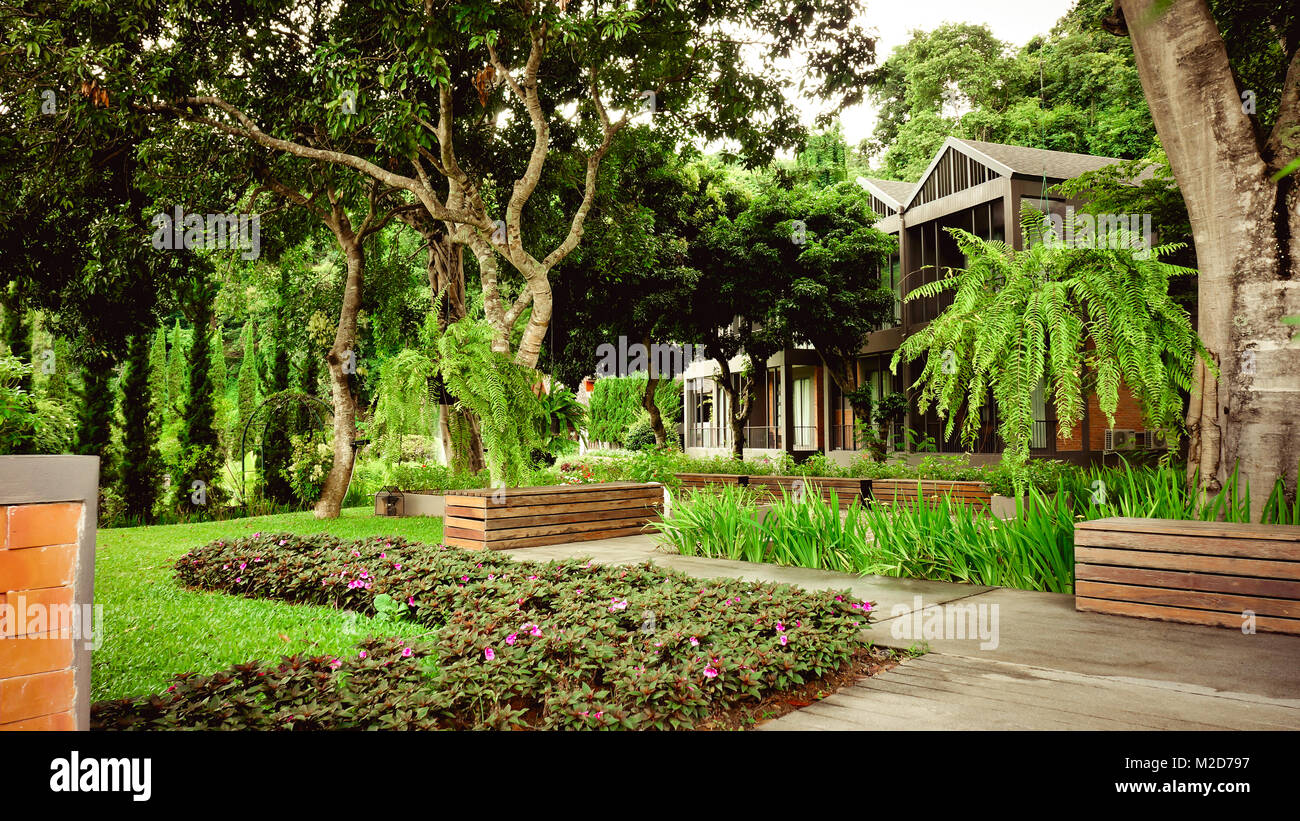 Jungle style hi-res stock photography and images - Alamy