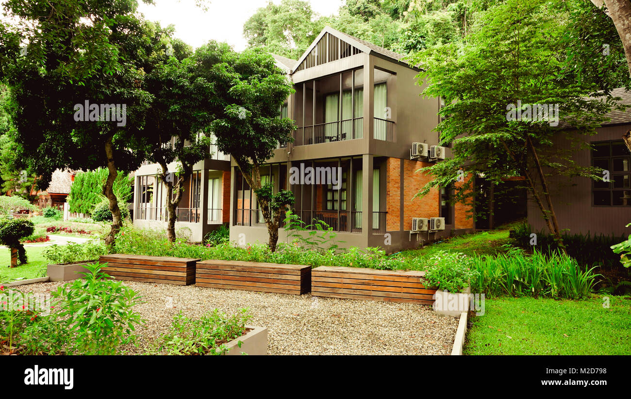 Jungle style hi-res stock photography and images - Alamy