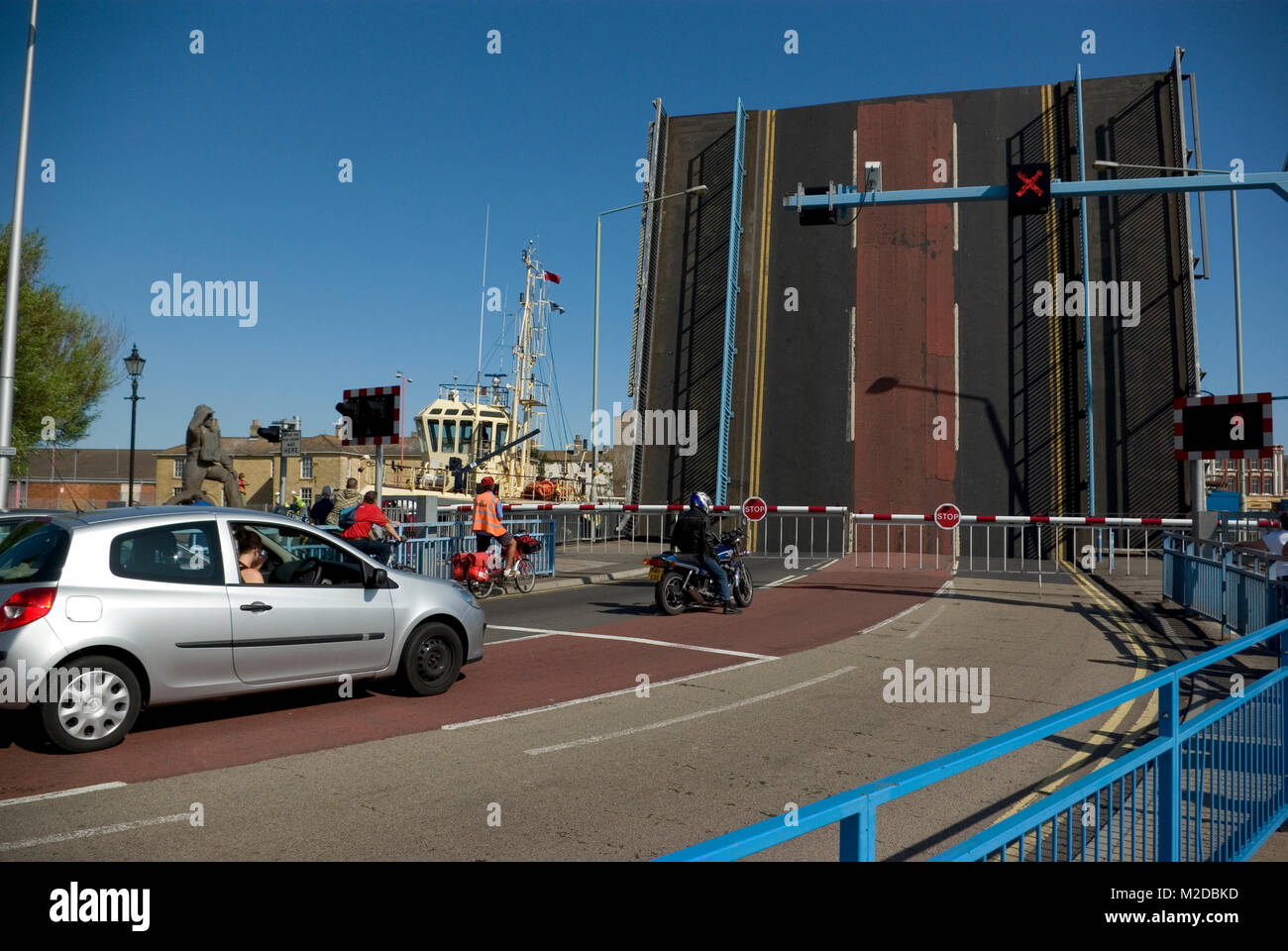 Harbour bascule bridge hi-res stock photography and images - Alamy