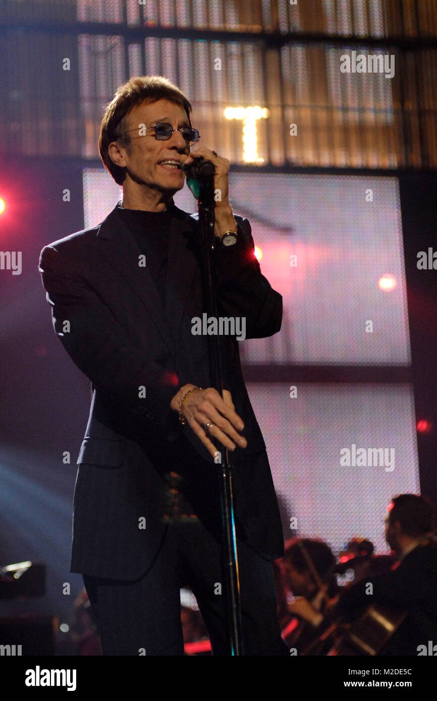 Bee gees singer robin gibb hi-res stock photography and images - Alamy