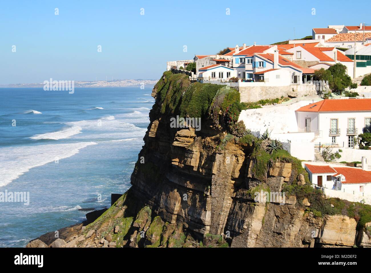 House near the cliff edge hi-res stock photography and images - Alamy