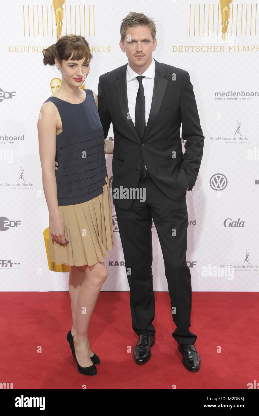 Jan Ole Gerster mit Begleitung bei der Verleihung des Deutschen ...