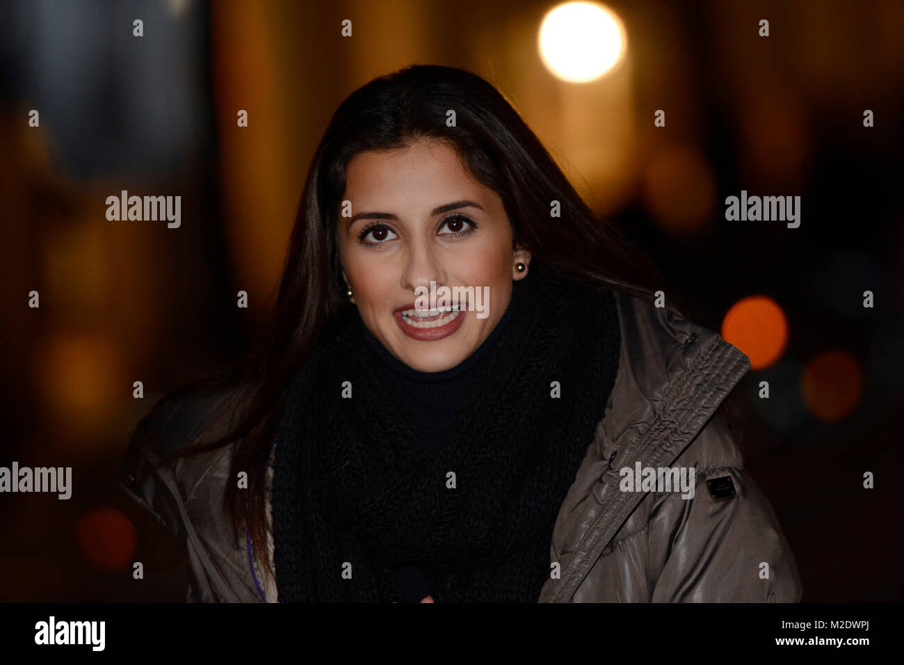 DSDS-Telefon-Voting-Kandidatin Elif Batman singt in der Fußgängerzone ...