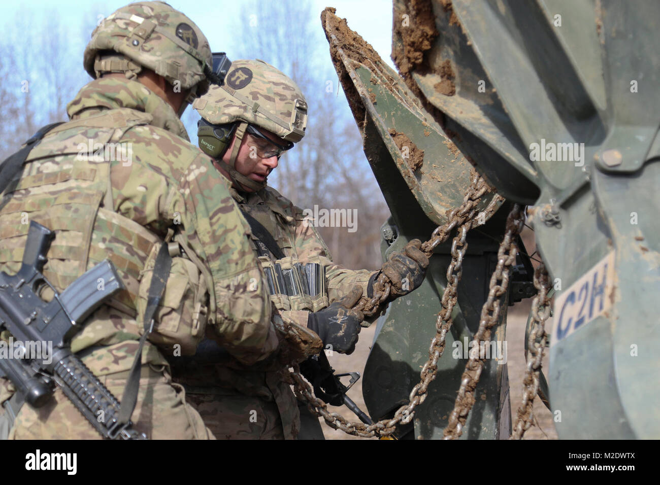 Soldiers from 3rd Battalion, 320th Field Artillery Regiment, 101st Airborne Division Artillery ...