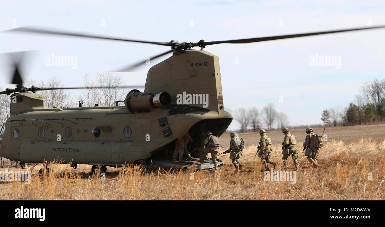 Soldiers from 3rd Battalion, 320th Field Artillery Regiment, 101st ...