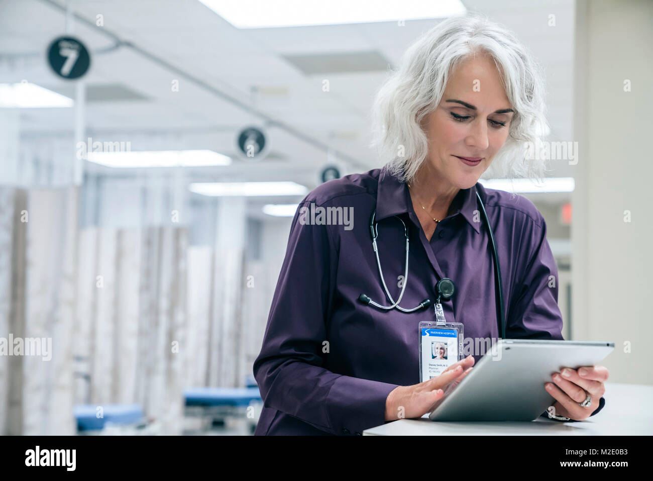 Doctor medical record computer hi-res stock photography and images - Alamy
