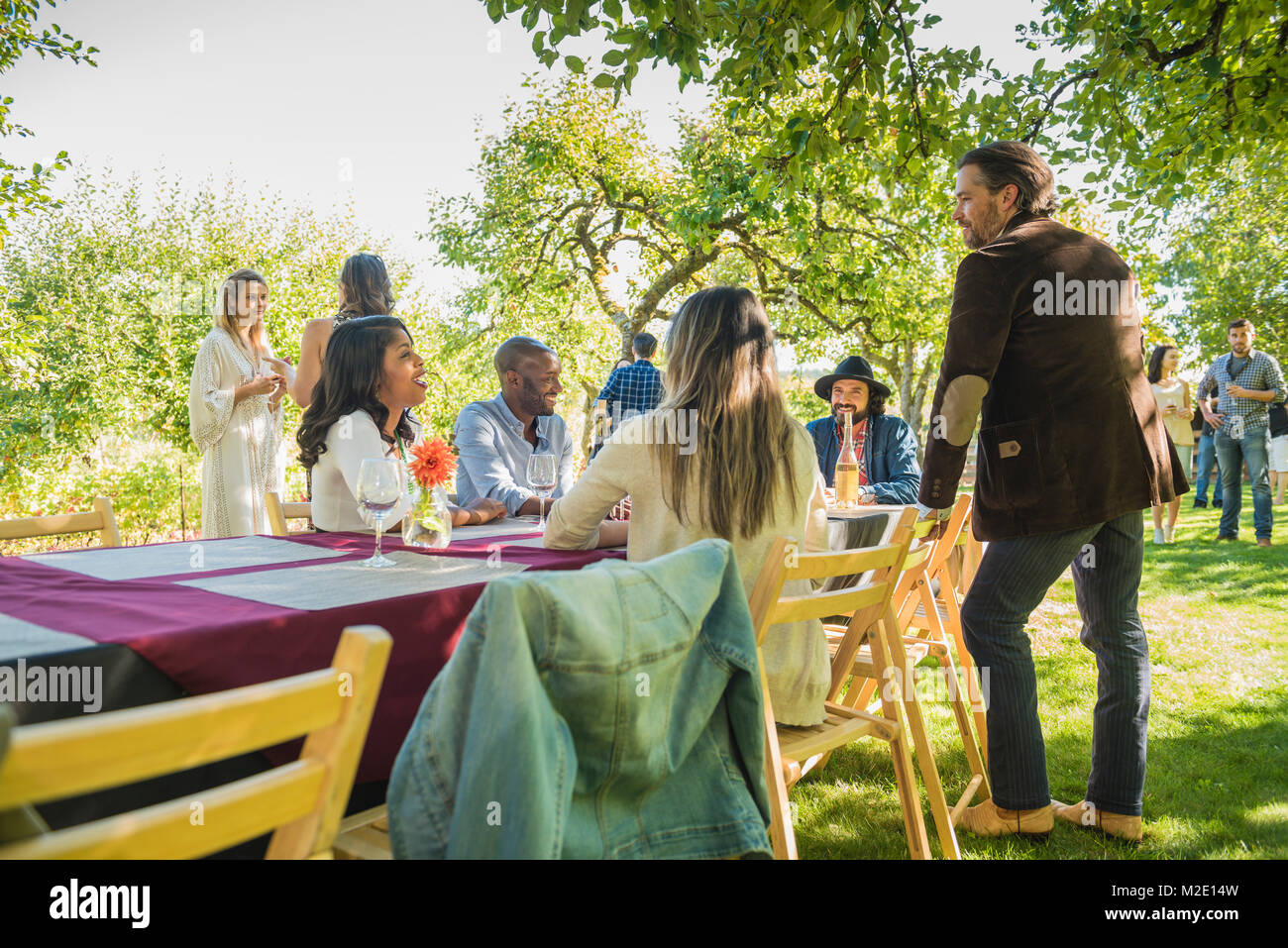 Middle aged group drinking alcohol hi-res stock photography and images ...