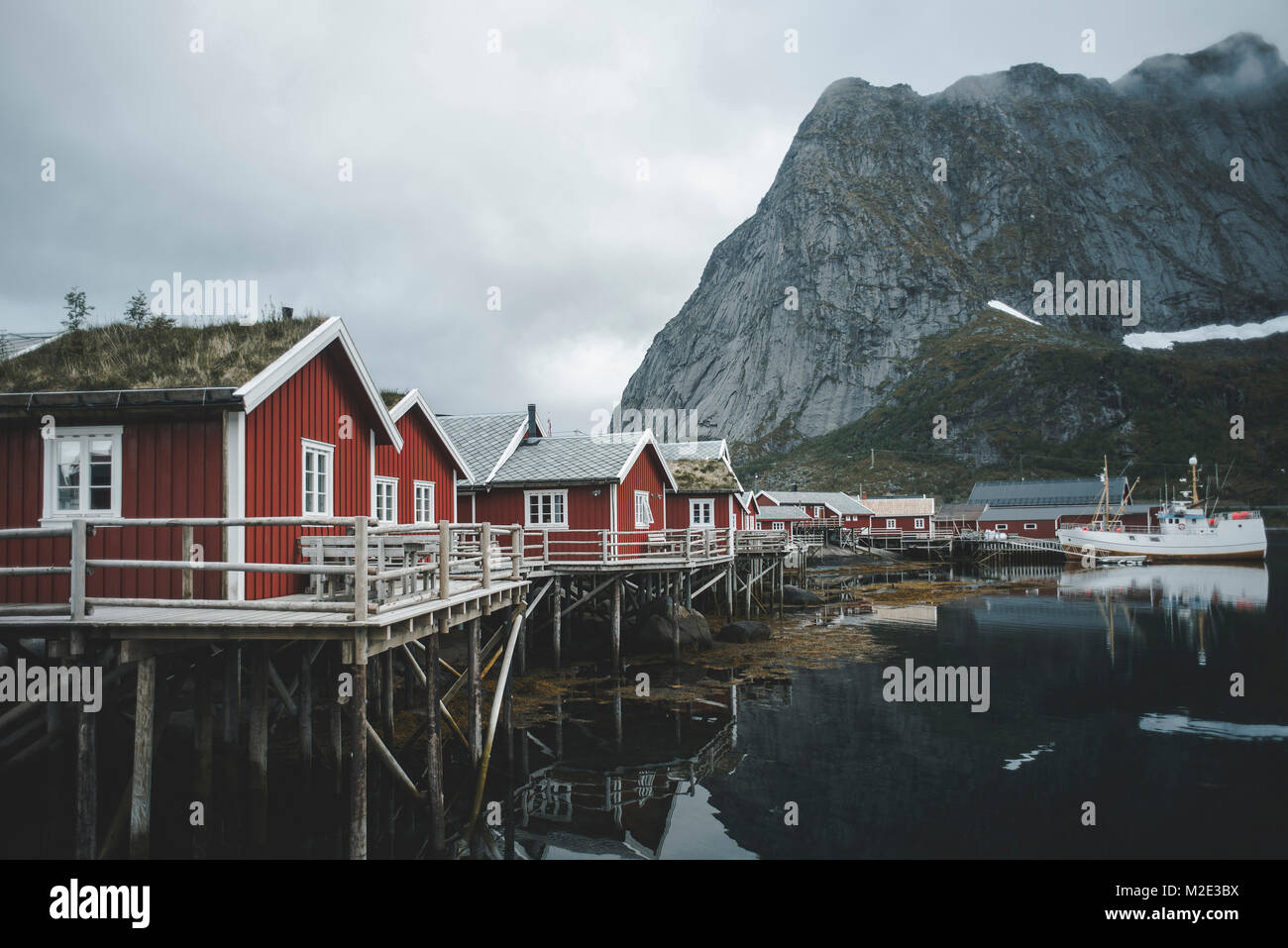 Houses at waterfront of still lake Stock Photo - Alamy
