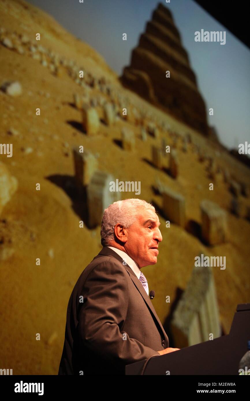 Zahi hawass hi-res stock photography and images - Alamy