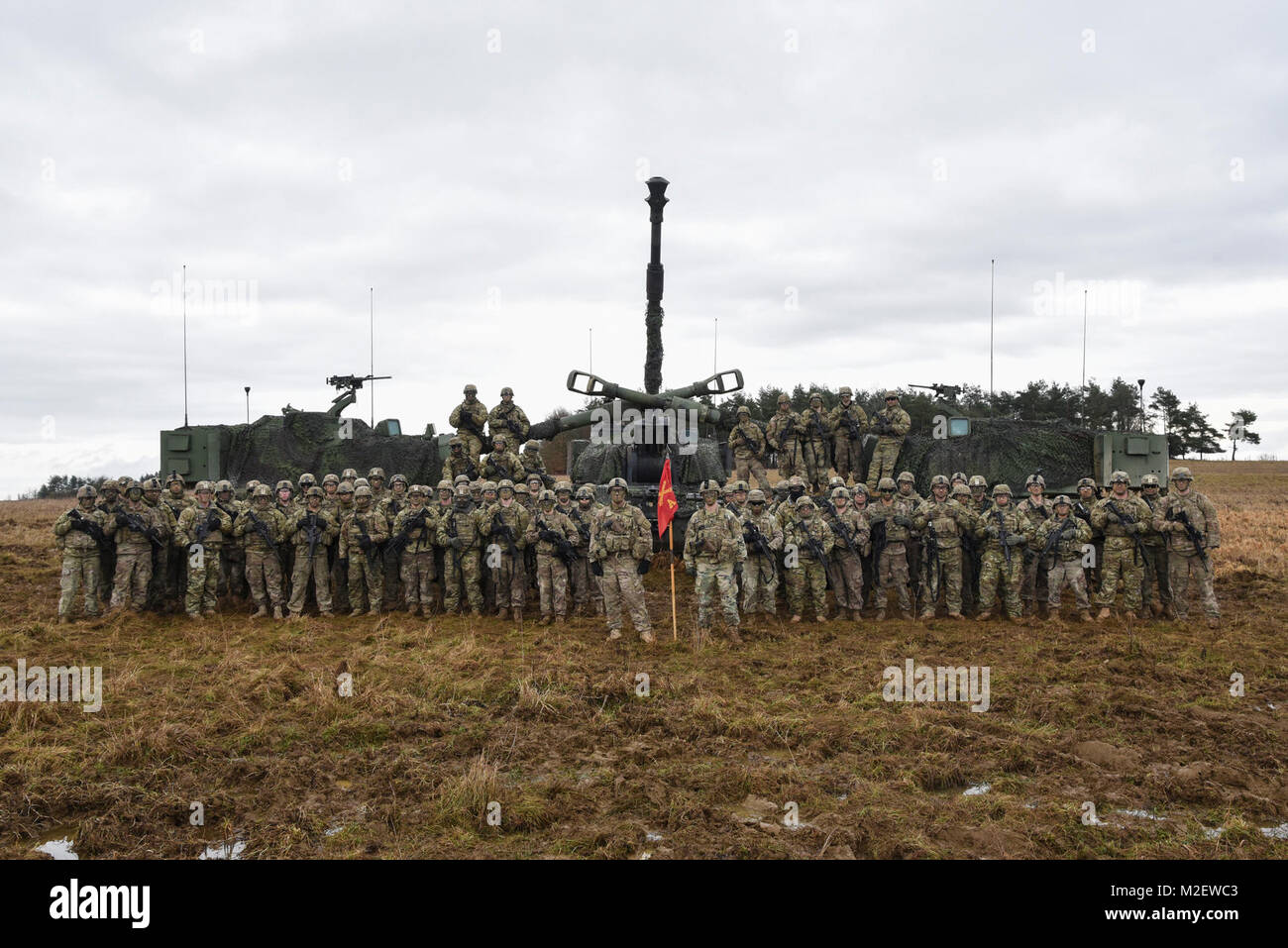 U.S. Soldiers with Battery A, 1st Battalion, 7th Field Artillery ...