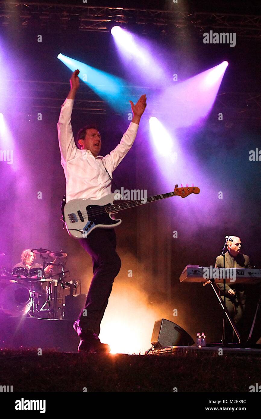 Omd live hi-res stock photography and images - Alamy