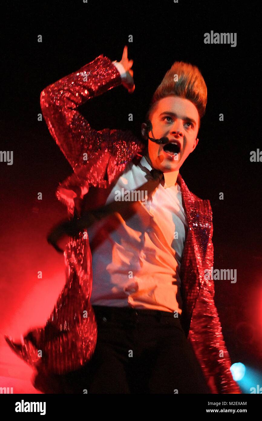 Jedward victory hi-res stock photography and images - Alamy